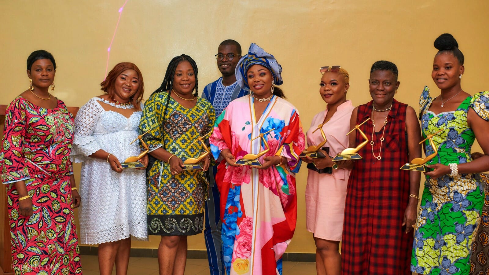 Bénin: Flora Agbra distinguée "Agodjié" par Shete Production Academy ...